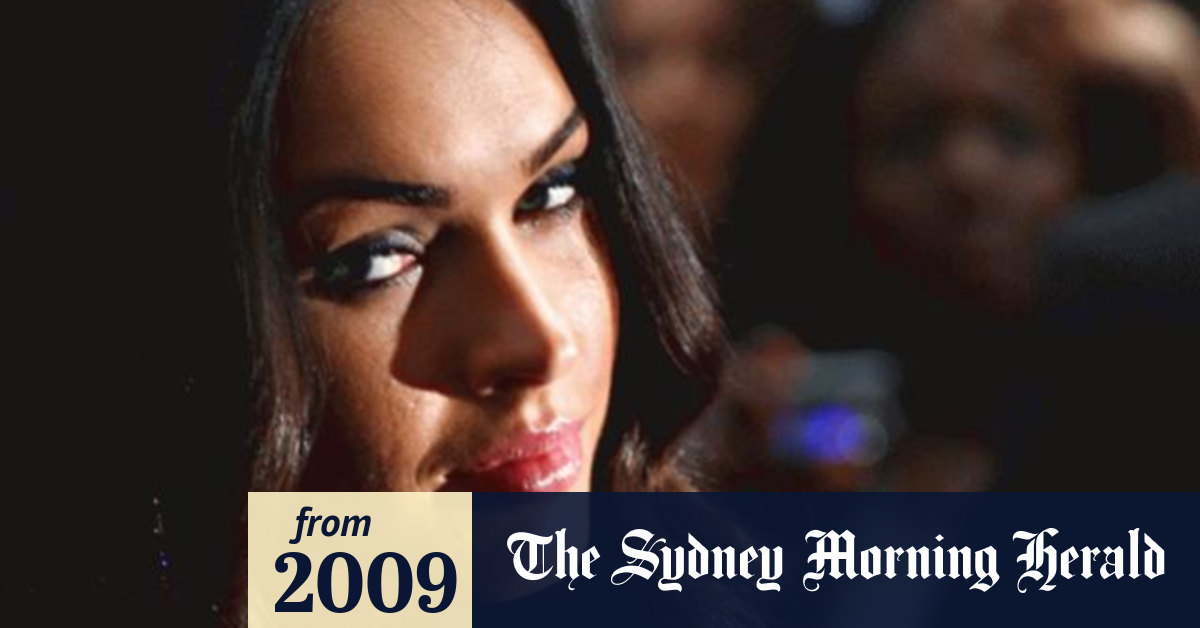 Video Celebrity News Megan Fox Strips 3930